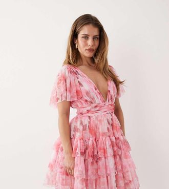 Lace & Beads Petite Robe courte &agrave; imprim&eacute; fleuri avec col V et jupe &agrave; volants - Rose-multicolore