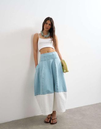 Topshop Jupe longue et ample en jean &agrave; surpiq&ucirc;res - Bleu d&eacute;lav&eacute; et &eacute;cru