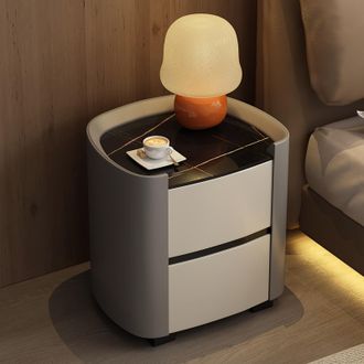 Generic Geschwungener Nachttisch Mit Steinplatten-Arbeitsplatten, Stilvoller Beistelltisch Mit Erhöhter Kante Und Weichem Leder-Finish Für Moderne Schlafzimme