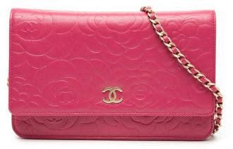 Chanel Hobo Bags - CC Embossed Lambskin Camellia Wallet On Chain - Gr. unisize - in Gold - f&uuml;r Damen