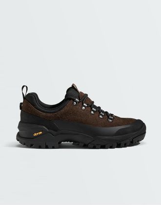 Oysho Freetime Sneakers aus Spaltleder in Braun
