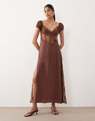 For Love & Lemons Casey - Robe longue en mousseline et dentelle &agrave; dos ouvert - Chocolat-Noir