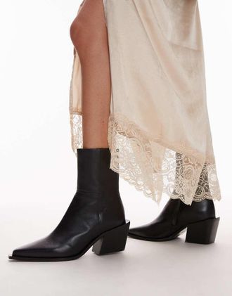 & Other Stories Western-Chelsea-Stiefel in Schwarz mit Blockabsatz