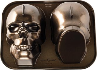 Nordic Ware Haunted Skull Kuchenform, 3D Aluminiumguss Gugelhupfform Gugelhupfform mit Totenkopf-Muster, Premium Kuchenform Made in The USA, Farbe: Bronze, 88448