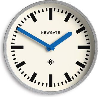 Newgate Watches Luggage wanduhr | Moderne Retro Metall bahnhofsuhr | 30cm | Tief verzinktes metallgehäuse mit blauen zeigern | Zeitgenössischer Vintage Stil für küche