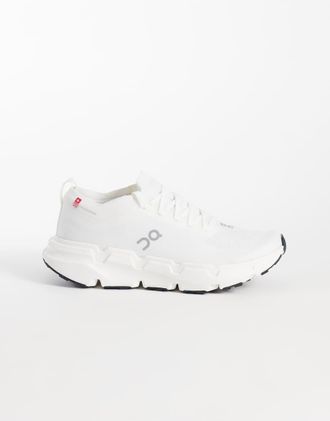 On baskets dext&eacute;rieur Cloudsoma blanches