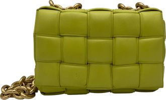 Bottega Veneta Crossbody Bags - Bottega Veneta Padded Cassette Chain - Lemongrass - Gr. unisize - in Grün - für Damen