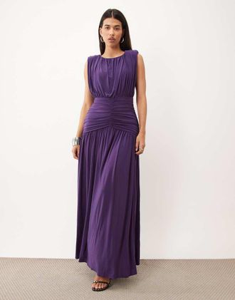 Asos robe longue sans manches &agrave; &eacute;paules marqu&eacute;es prune-VIOLET