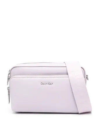 Calvin Klein sac &agrave; bandouli&egrave;re &agrave; plaque logo - Violet