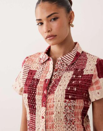 Nobody's Child Mini-Hemdblusenkleid aus Baumwolle mit Vintage-Patchwork-Muster in Rot und Flatter&auml;rmeln