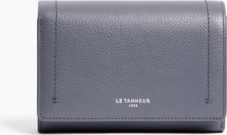Le Tanneur Portefeuille moyen mod&egrave;le &agrave; rabat Louison en cuir grain&eacute;