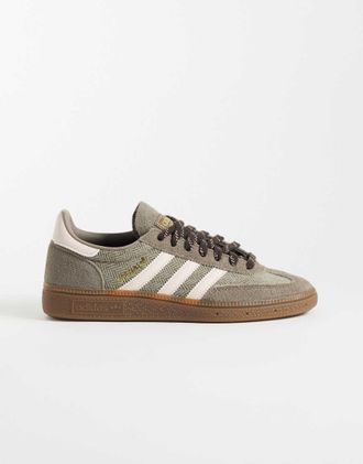 adidas Originals Handball Spezial Sneaker in Braun und Beige mit brauner Sohle
