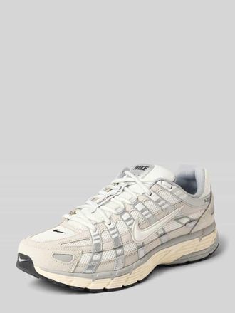 Nike Sneaker mit Logo-Detail
