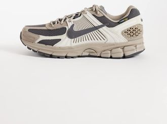 Nike Zoom Vomero 5 Sneaker aus braunem Wildleder