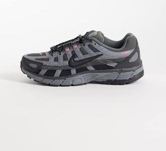 Nike P-6000 Tech speed lace baskets en gris fonc&eacute; et rose