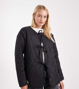 Vero Moda Tall Veste matelass&eacute;e nou&eacute;e devant - Noir