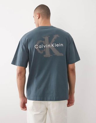 Calvin Klein Jeans T-shirt avec logo en relief - Gris fonc&eacute;