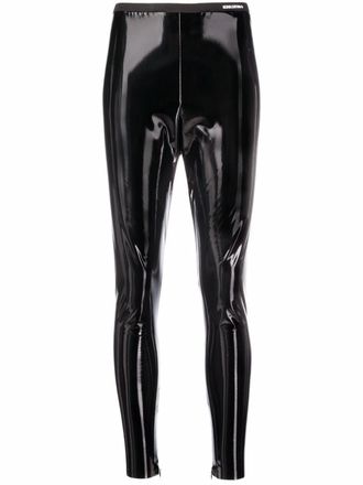 Red Valentino pantalon taille-haute &agrave; effet vinyle - Noir