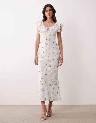 Asos Robe longue textur&eacute;e &agrave; d&eacute;collet&eacute; en coeur volant&eacute; et petites fleurs - Cr&egrave;me et bleu-Multicolore