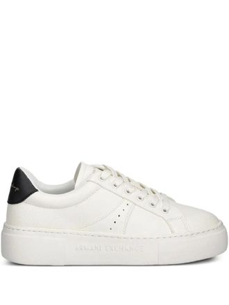 A|X Armani Exchange baskets en cuir &agrave; plateforme - Blanc
