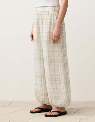 Oysho Pantalon bloomer en lin - Beige-Neutre