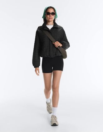 Oysho kurze gepolsterte Jacke mit fellex aerogel in Schwarz
