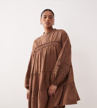 Asos Curve ASOS DESIGN Curve - Minikleid im Smock-Stil in verwaschenem Schokobraun mit Spitzenbesatz-Brown