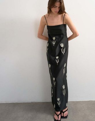 Topshop Robe longue avec fleurs brod&eacute;es et buste &agrave; revers - Noir