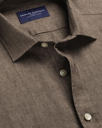 CHARLES TYRWHITT Kurz&auml;rmeliges Leinenhemd - Mokka