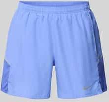 Nike Shorts mit seitlichen Eingrifftaschen und Logo-Print