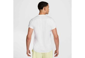 Nike T-Shirt NikeCourt Victory Mens Dri-FIT Tennis Top gerader Schnitt, h&uuml;ftbedeckende L&auml;nge, Rundhalsausschnitt