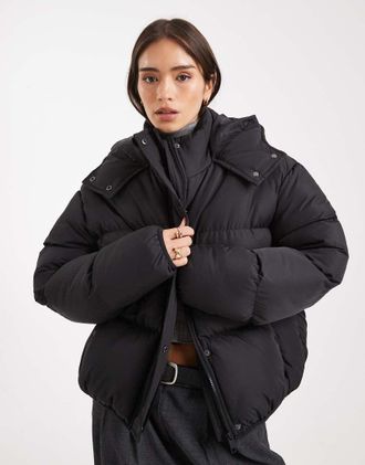 Brave Soul Plus Kapuzen-Steppjacke in Schwarz