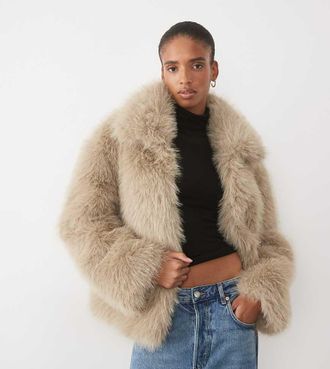 Asos Tall ASOS DESIGN Tall veste courte &agrave; col en fausse fourrure marron clair