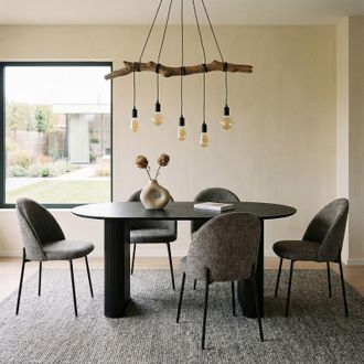 IDIMEX Essgruppe Maxim mit 4 St&uuml;hlen, Schwarz/Grau - ovaler Esstisch mit modernen S&auml;ulenbeinen aus Metall, 4 Polsterst&uuml;hle mit Stoffbezug und Metallgestell, 