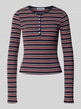 Review Longsleeve mit Henley-Kragen