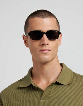 Polaroid Sunglasses Polaroid Sung rechteckige Sonnenbrille mit grauen polarisierten Gl&auml;sern in Schwarz