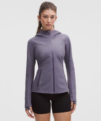 lululemon Cross Chill Jacke f&uuml;r Frauen - Gr&ouml;&szlig;e 2XS in Grape Mist