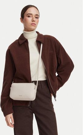 Calvin Klein Handtasche Foil Logo Elongated Camera Bag LV04F3276G Creme