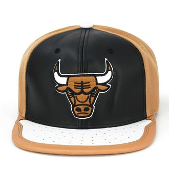 Mitchell & Ness Herren NBA Snapback Cap Chicago Bulls Schwarz, Sand Gesticktes Logo Streetwear Basketball Hut Medium Einheitsgr&ouml;&szlig;e Handw&auml;sche