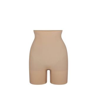 SKIMS Short taille haute sculptant mi-cuisse