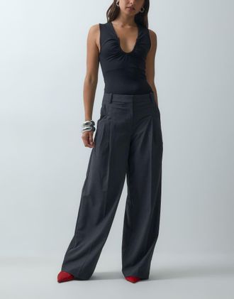 Vero Moda weite Hose mit doppelten Bundfalten vorne in dunkelgrau meliert