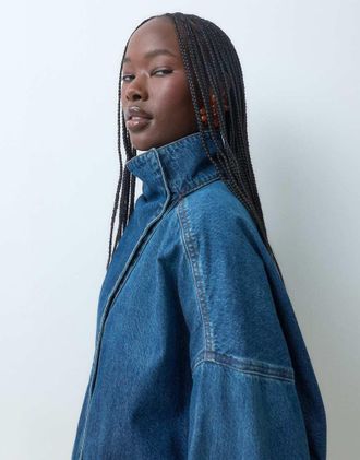 Asos bomber en jean oversize bleu d&eacute;lav&eacute; moyen ensemble 2 pi&egrave;ces