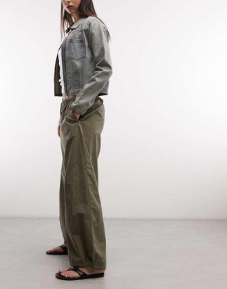 Weekday Pantalon oversize en tissu ripstop avec cordon de serrage - Kaki-Vert