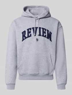 Review Hoodie mit Label-Stitching