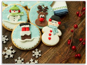 Wallario Glasunterlage/Schneidebrett aus Glas, Weihnachten in der Küche - Plätzchen auf einem Holztisch, Größe 30 x 40 cm, Kratzfest, aus Sicherheitsglas