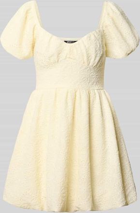 Gina Tricot Minikleid mit floralem Loch-Stitching