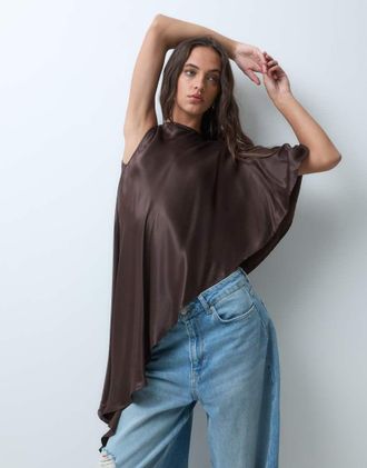 Asos top cape asym&eacute;trique oversize en satin marron chocolat