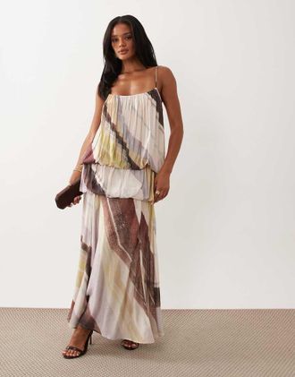Asos Robe longue bouffante &agrave; bretelles fines et volants &eacute;tag&eacute;s avec imprim&eacute; abstrait-multicolore