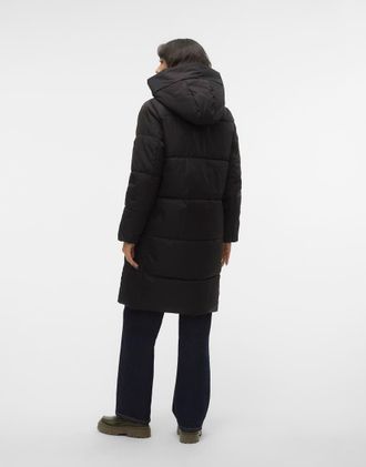 Vero Moda Stella manteau rembourr&eacute; &agrave; &eacute;paules tombantes en noir