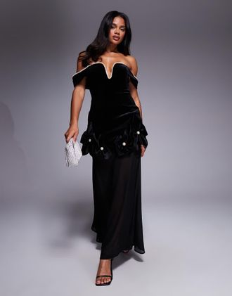 Asos Schulterfreies Samt-Maxikleid in Schwarz mit Stoffblumen